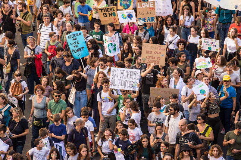 EU, Eurobarometer: Cost of Living and Environment Among Young People's ...