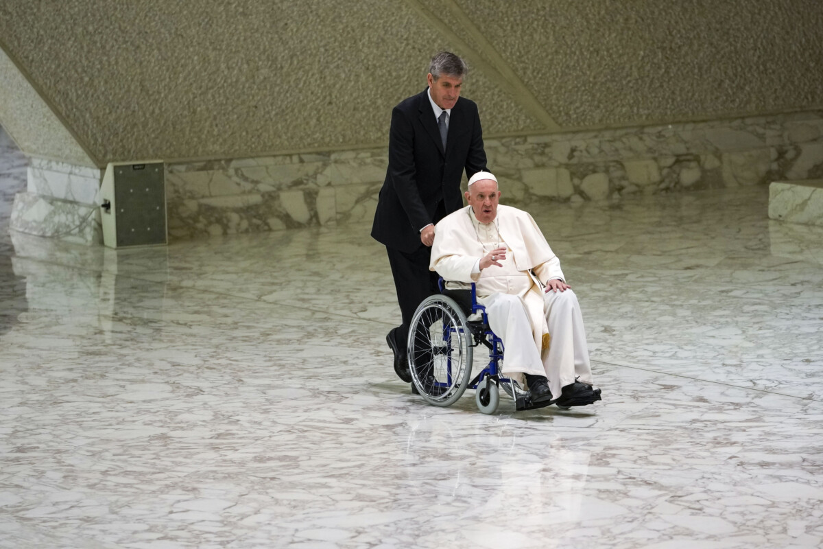 Pope Francis: first signs of illness at 5.30am then coma - LaPresse News