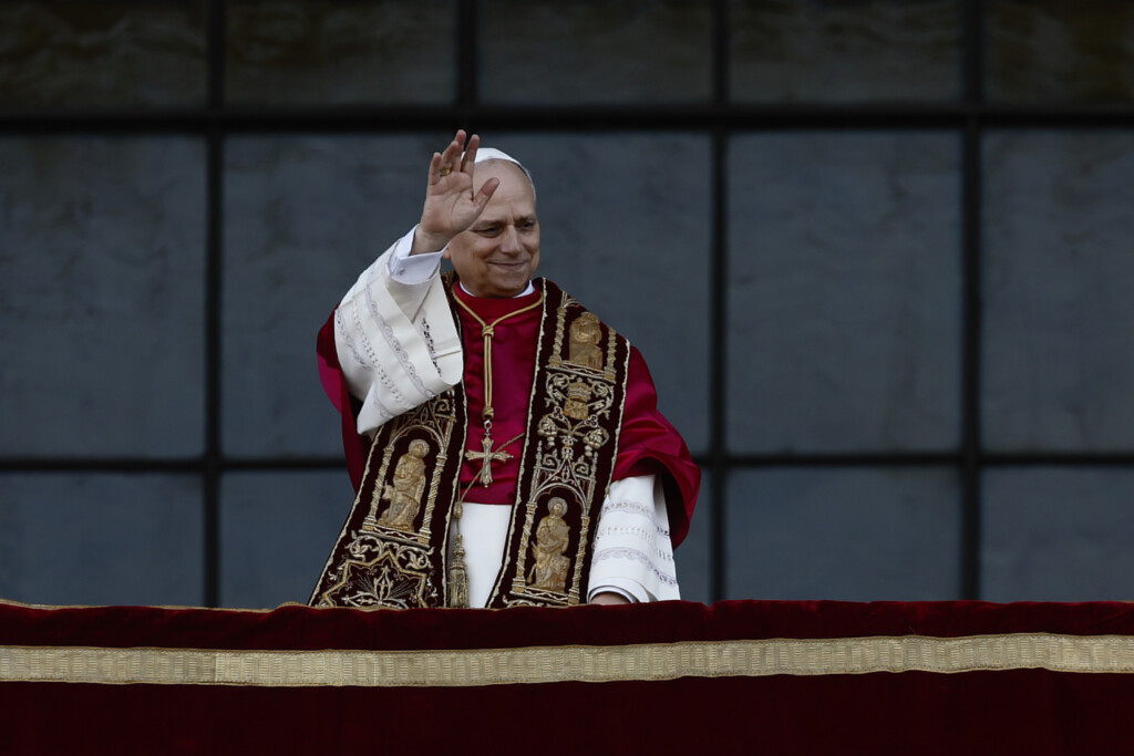 Vatican, Holy See website revamped: a photo of Leo XIV against a blue ...