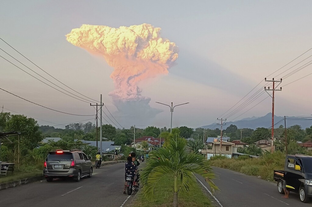 Indonesia: maximum alert for eruption of Laki Laki volcano - LaPresse News