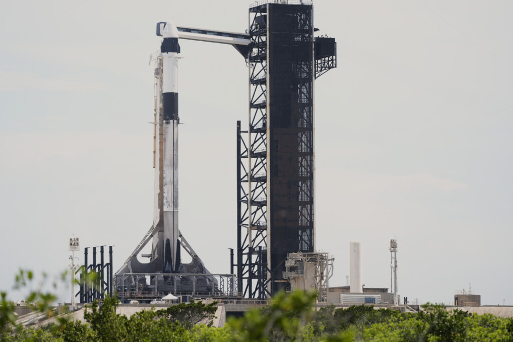 Space, SpaceX rocket explodes in Texas during test: no injuries ...