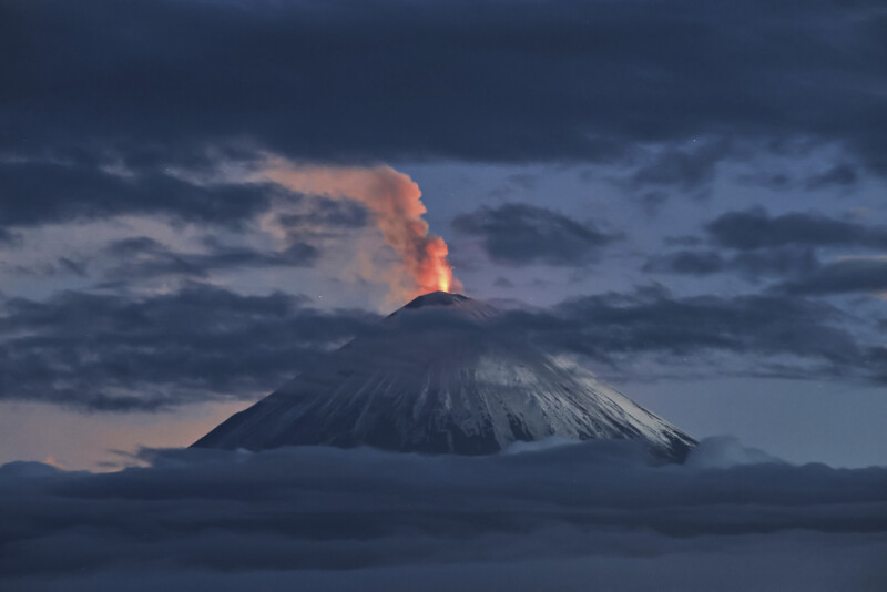 Russia: volcano eruption in Kamchatka, potential disruption for flights ...