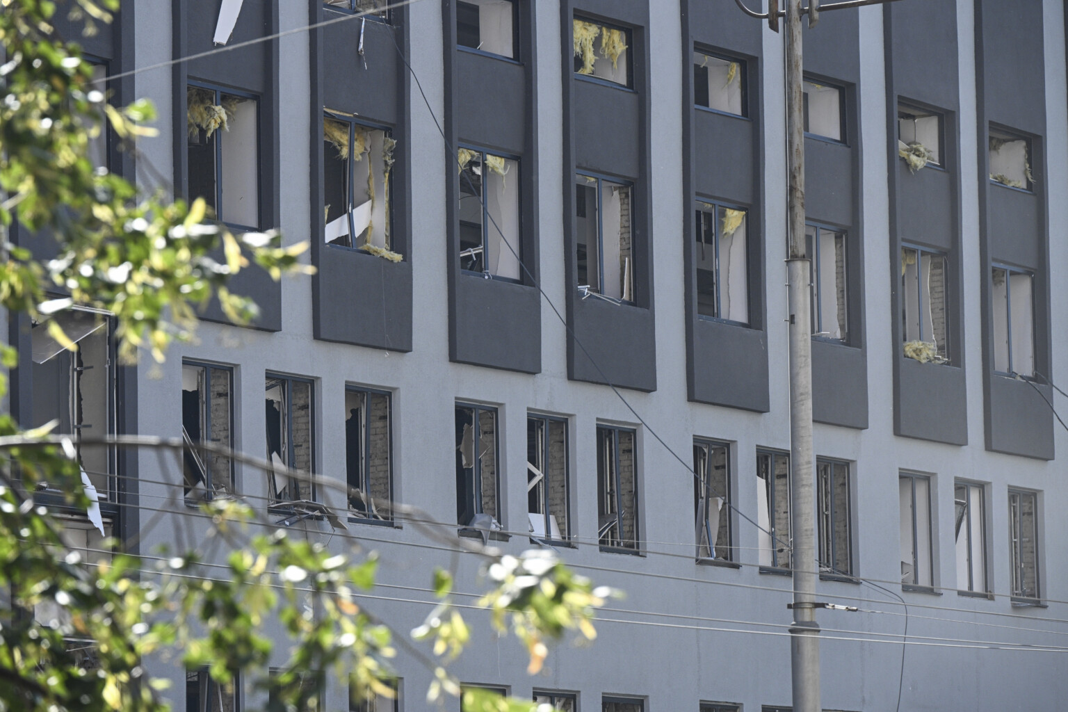 Ukraine, smoke rising from government building in Kiev after Russian ...