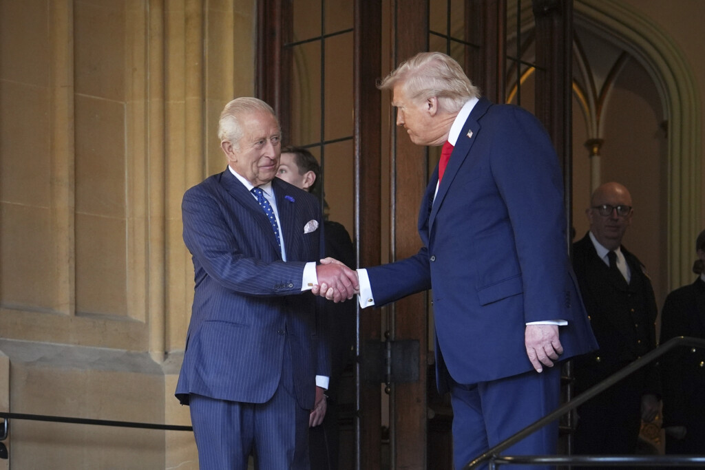 USA-UK, Trump greets the Royals and leaves Windsor Castle - LaPresse News