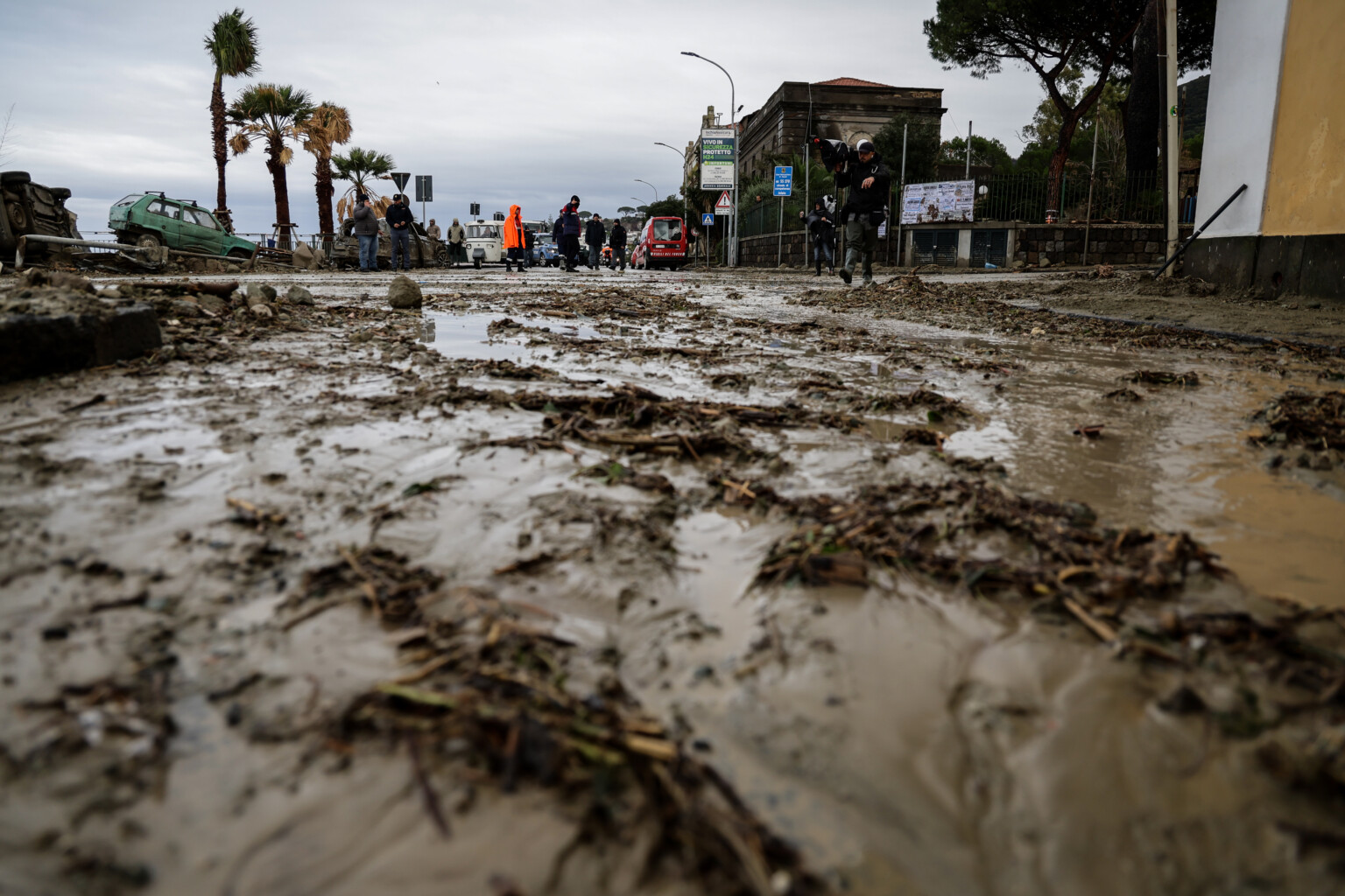 Bad weather: flooding in Ischia, municipality urges citizens to stay ...