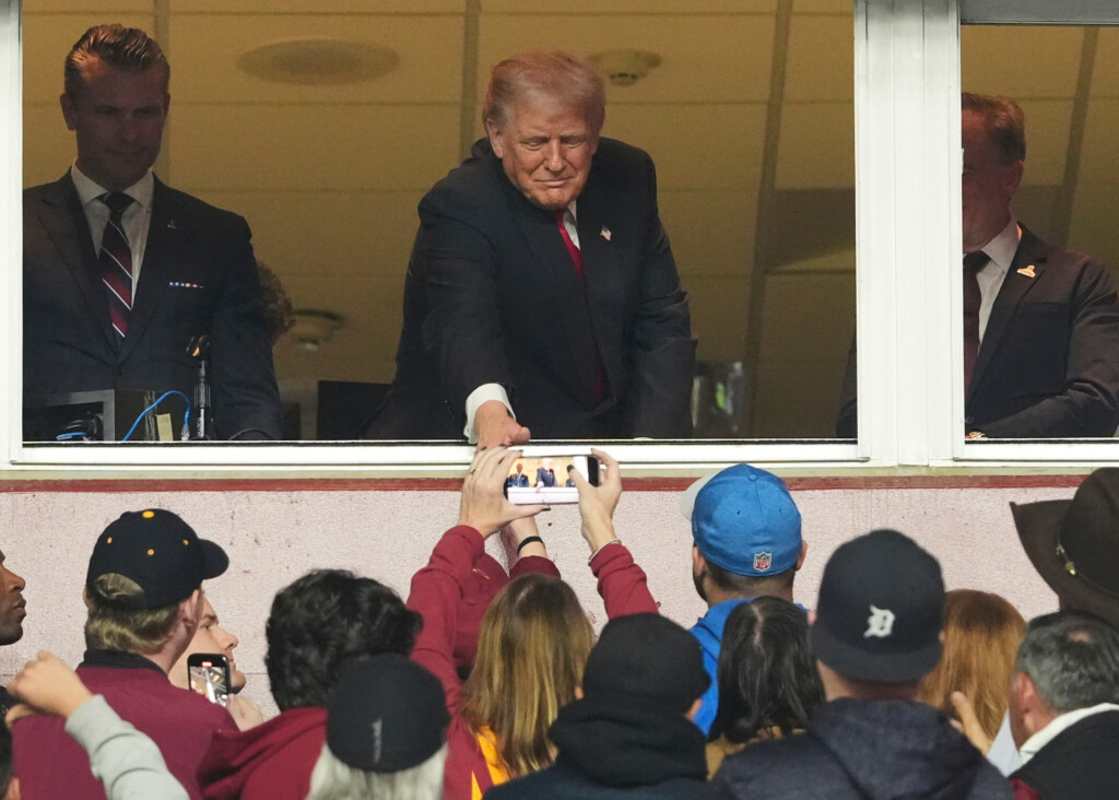 Football: Trump attends NFL game, first president to do so since Jimmy ...