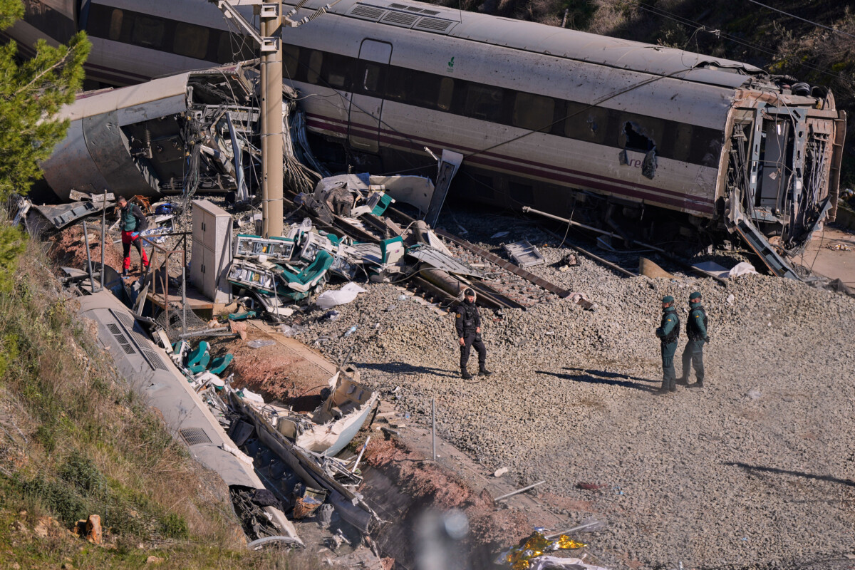Spain: El País, fatigue fracture of the track may have caused the ...