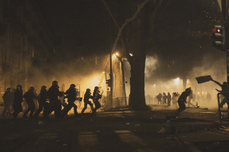 Clashes in Turin: police officer beaten up to be discharged today ...